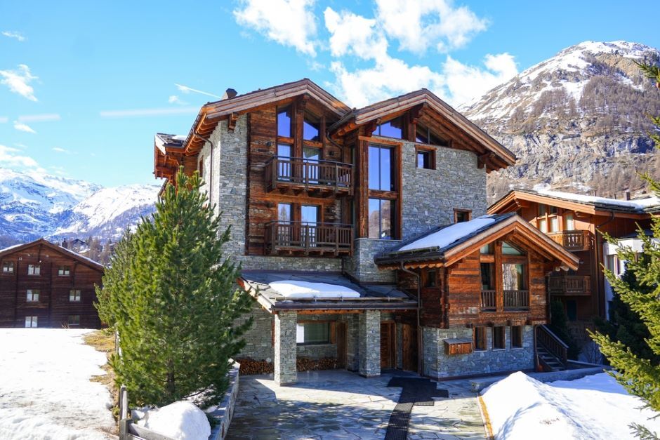 Enness Facilitates Acquisition of Luxury Swiss Chalets